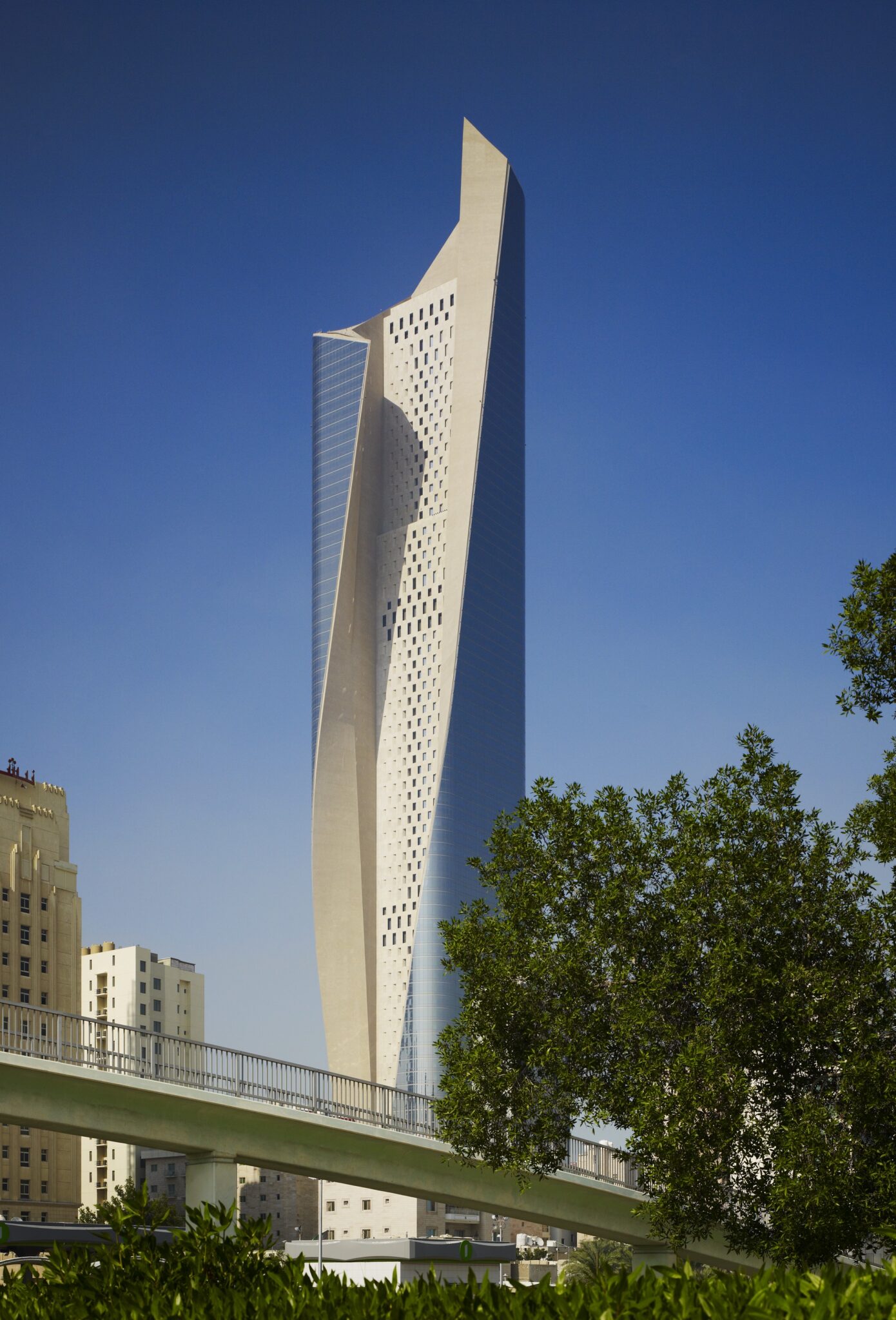 Al Hamra Tower - Awe-inspiring Places
