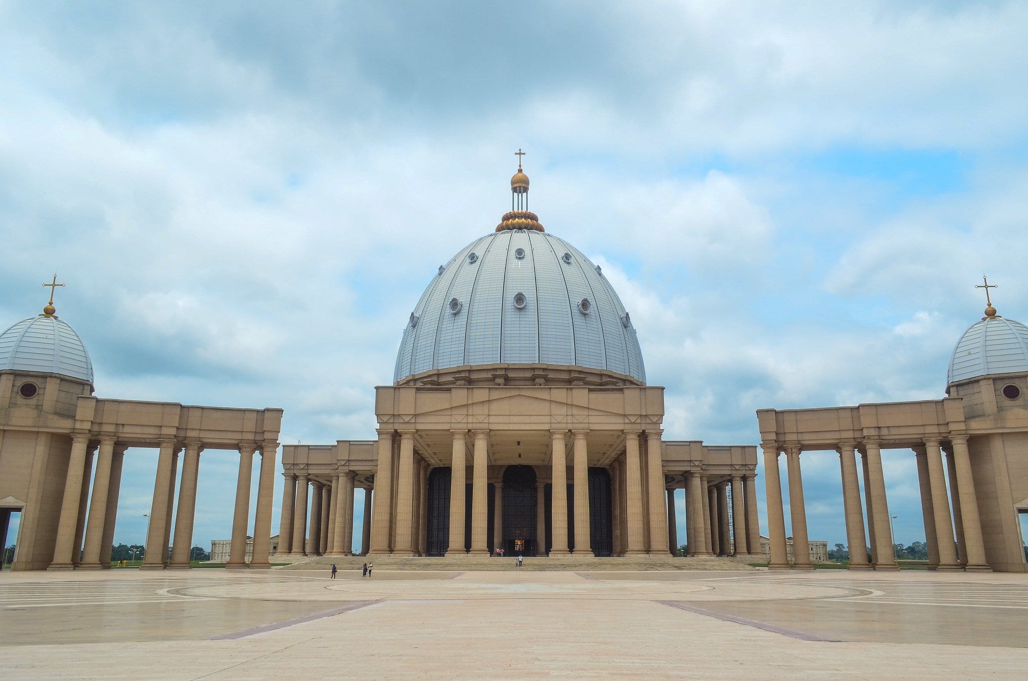 Basilica of Our Lady of Peace of Yamoussoukro - Awe-inspiring Places