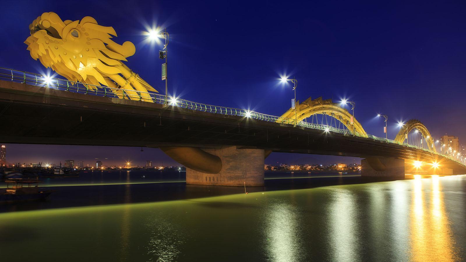 Dragon Bridge - Awe-inspiring Places