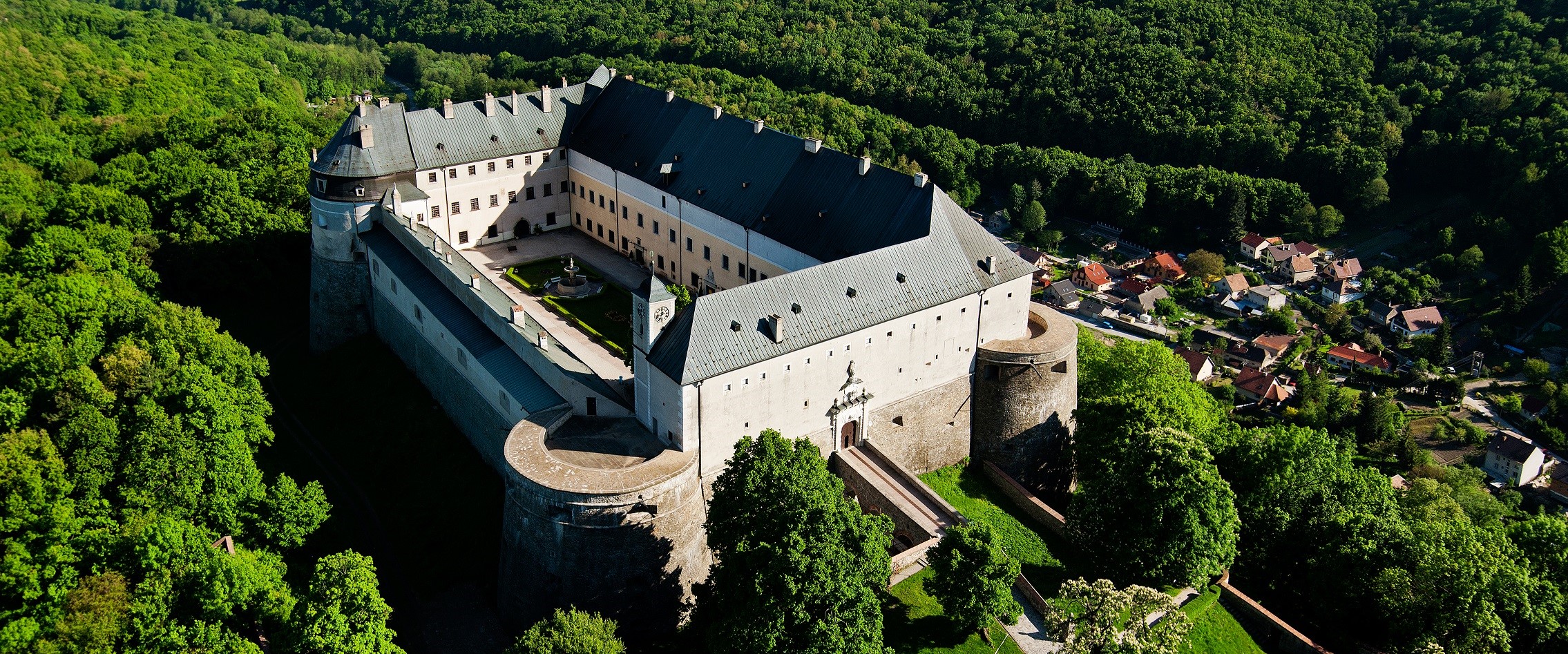 Red Stone Castle - Awe-inspiring Places