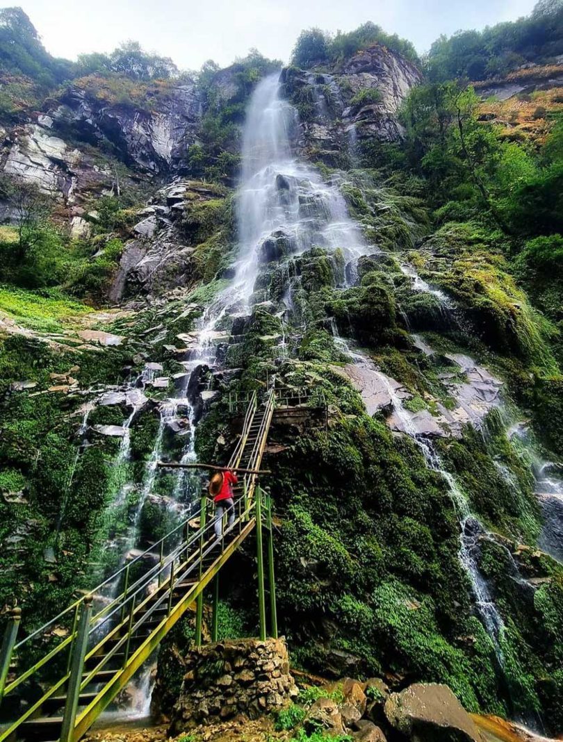 Saigoni Waterfall - Awe-inspiring Places