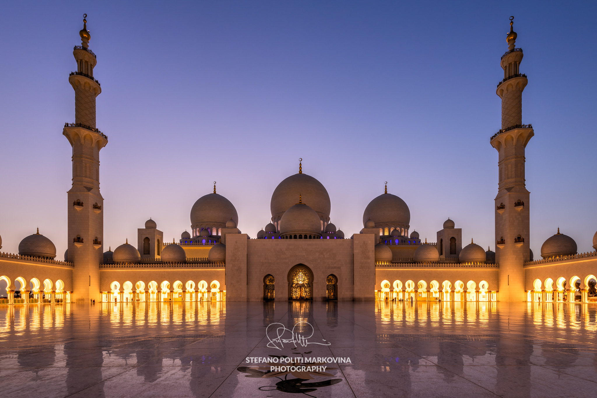 Sheikh Zayed Mosque - Awe-inspiring Places