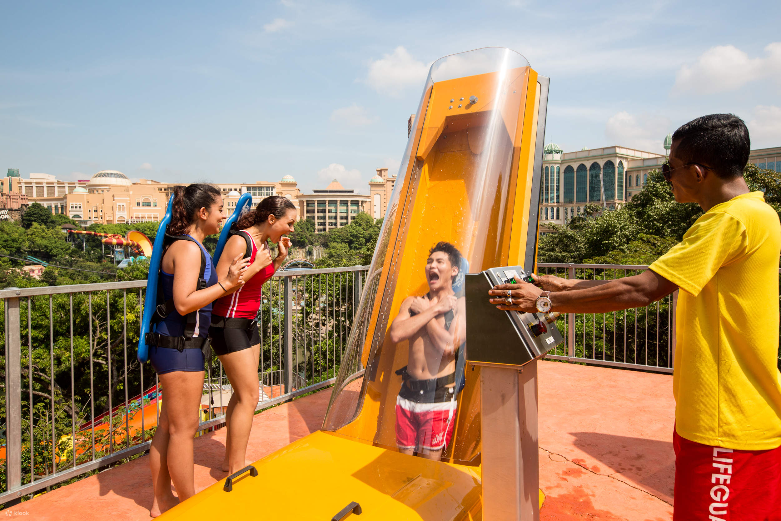 Sunway Lagoon Theme Park - Awe-inspiring Places