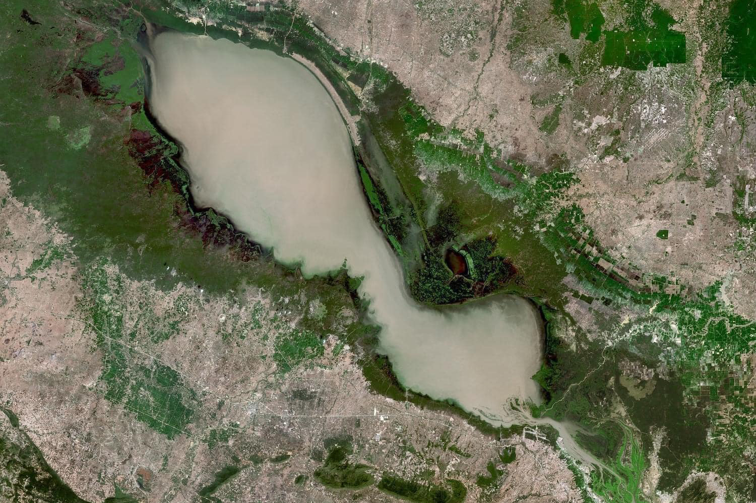 Tonle Sap Lake - Awe-inspiring Places
