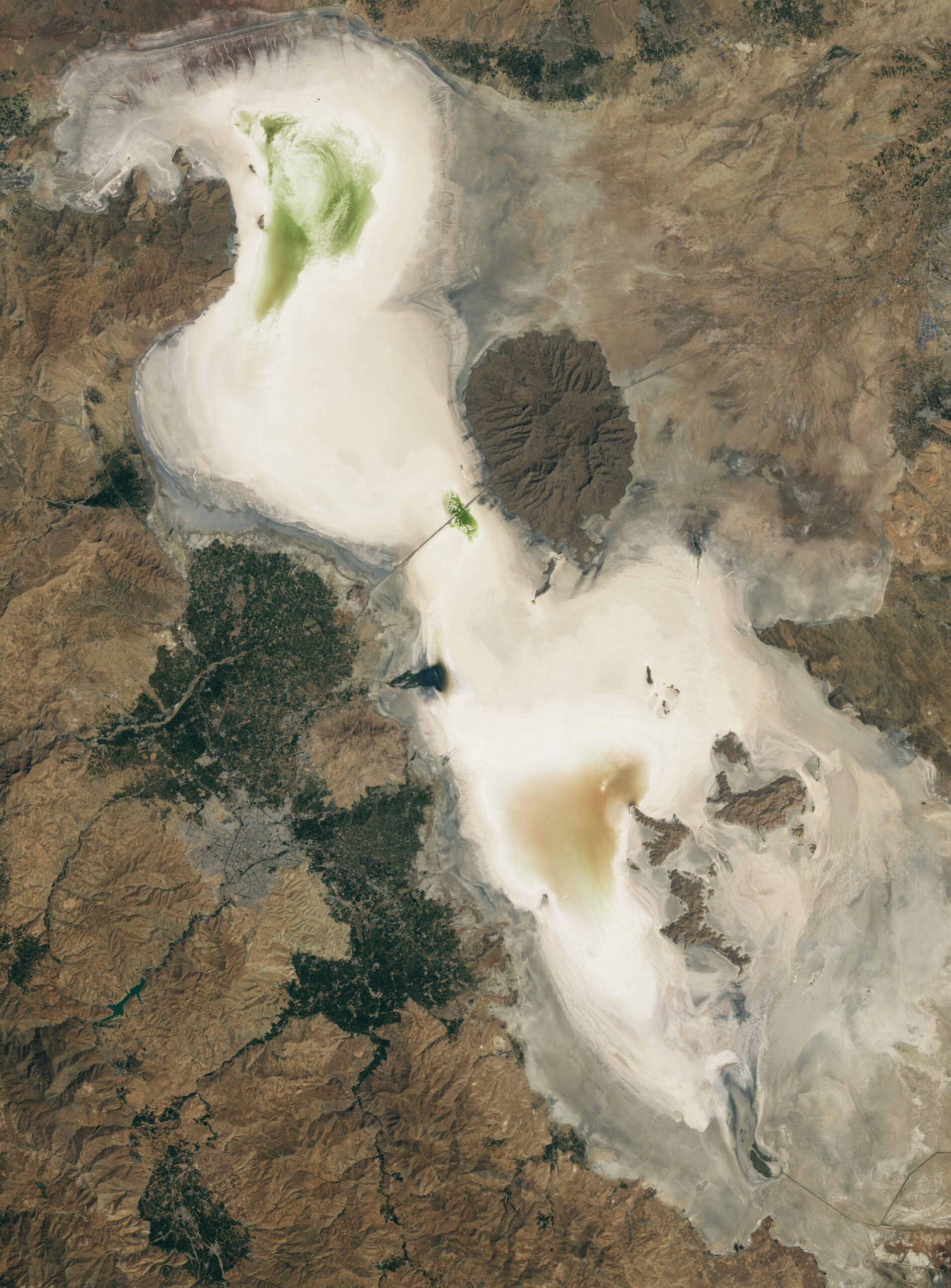 Urmia Lake - Awe-inspiring Places